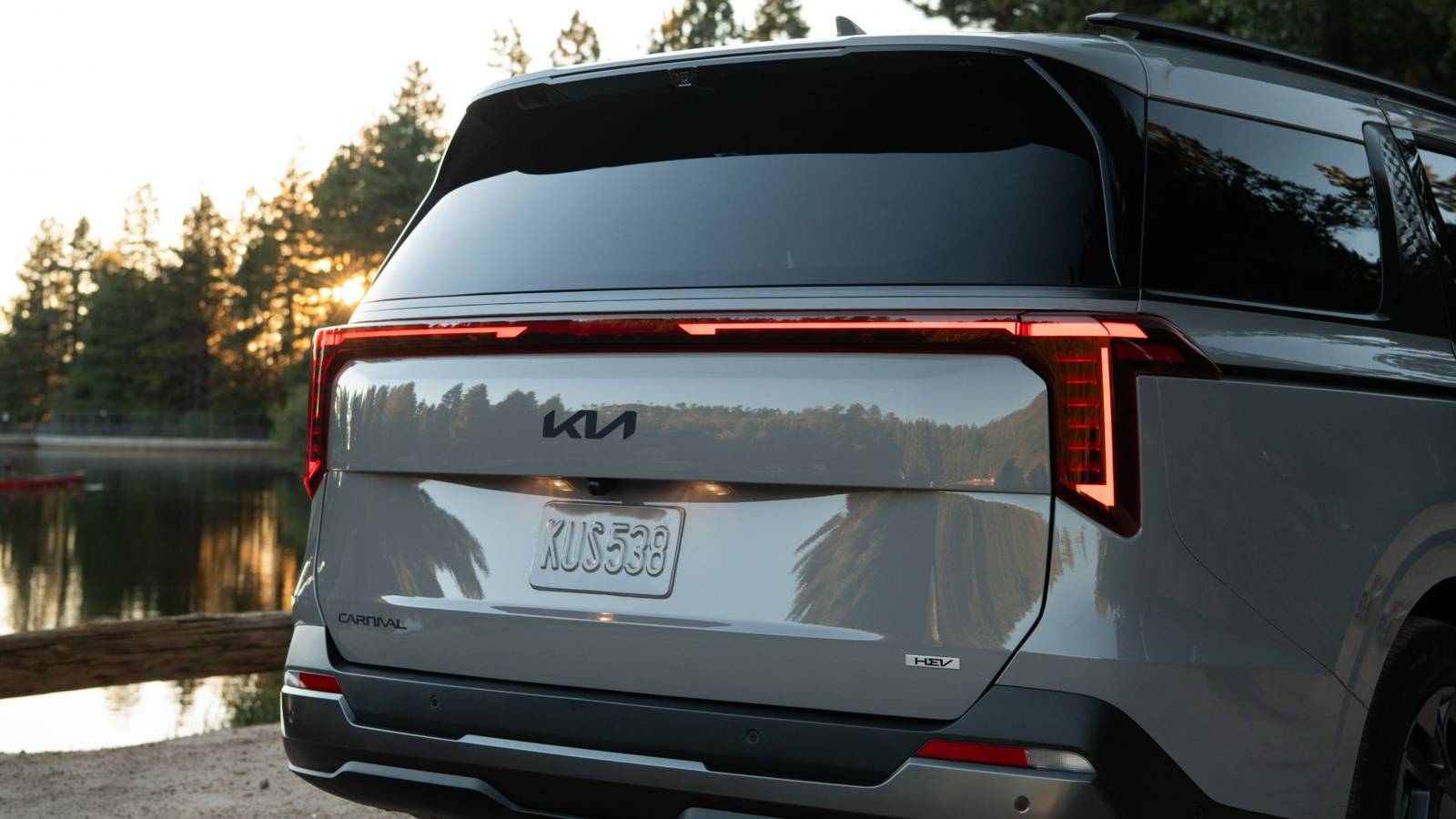 The Kia Carnival Hybrid Is The Underrated Family Car Everyone Slept On ...