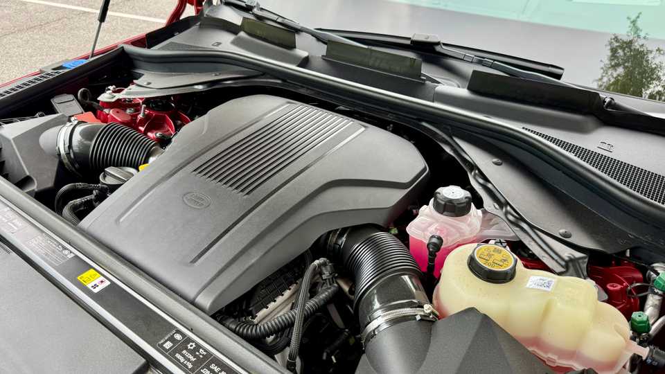 2025 Land Rover Range Rover Sport Pricing, Photos & Specs