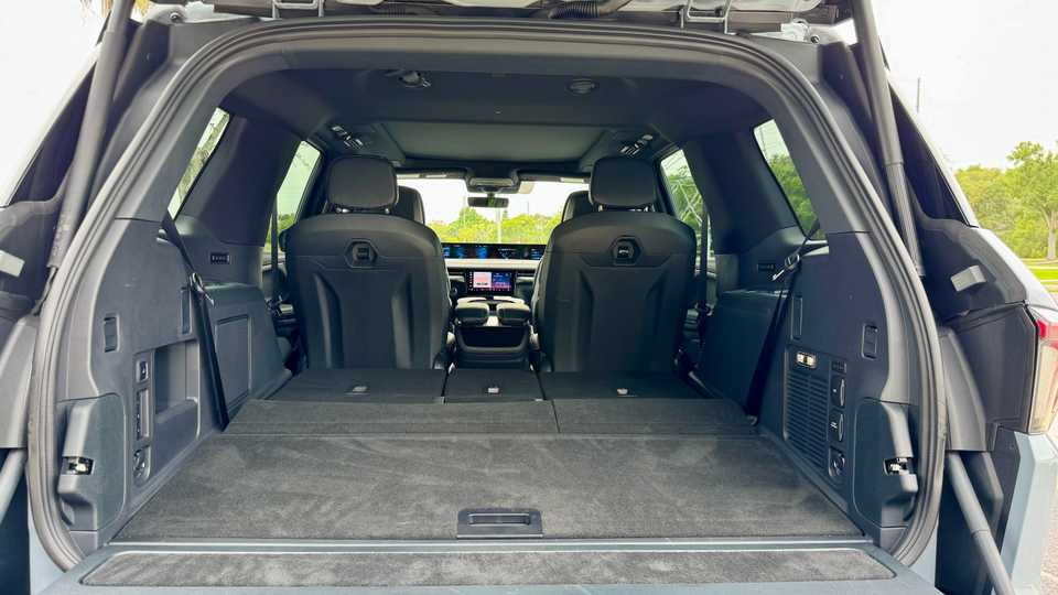 2025 Lincoln Navigator Pricing, Photos & Specs