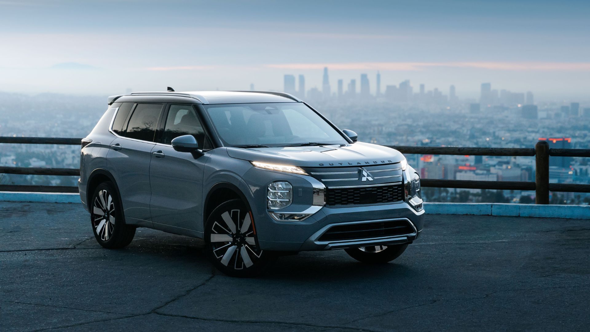 2025 Mitsubishi Outlander Pricing, Photos & Specs