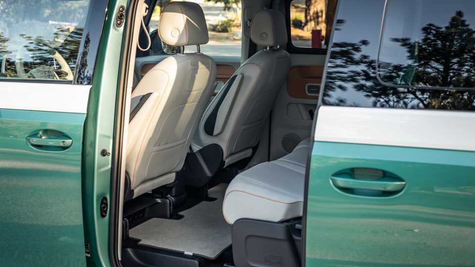 2025 Volkswagen ID. Buzz Pricing, Photos & Specs