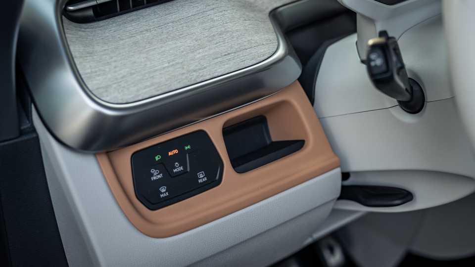 2025 Volkswagen ID. Buzz Pricing, Photos & Specs