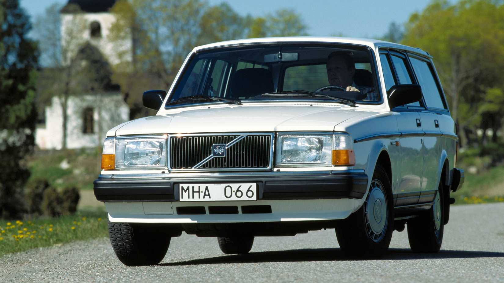10 Fun Classic Cars That Are Surprisingly Cheap To Maintain