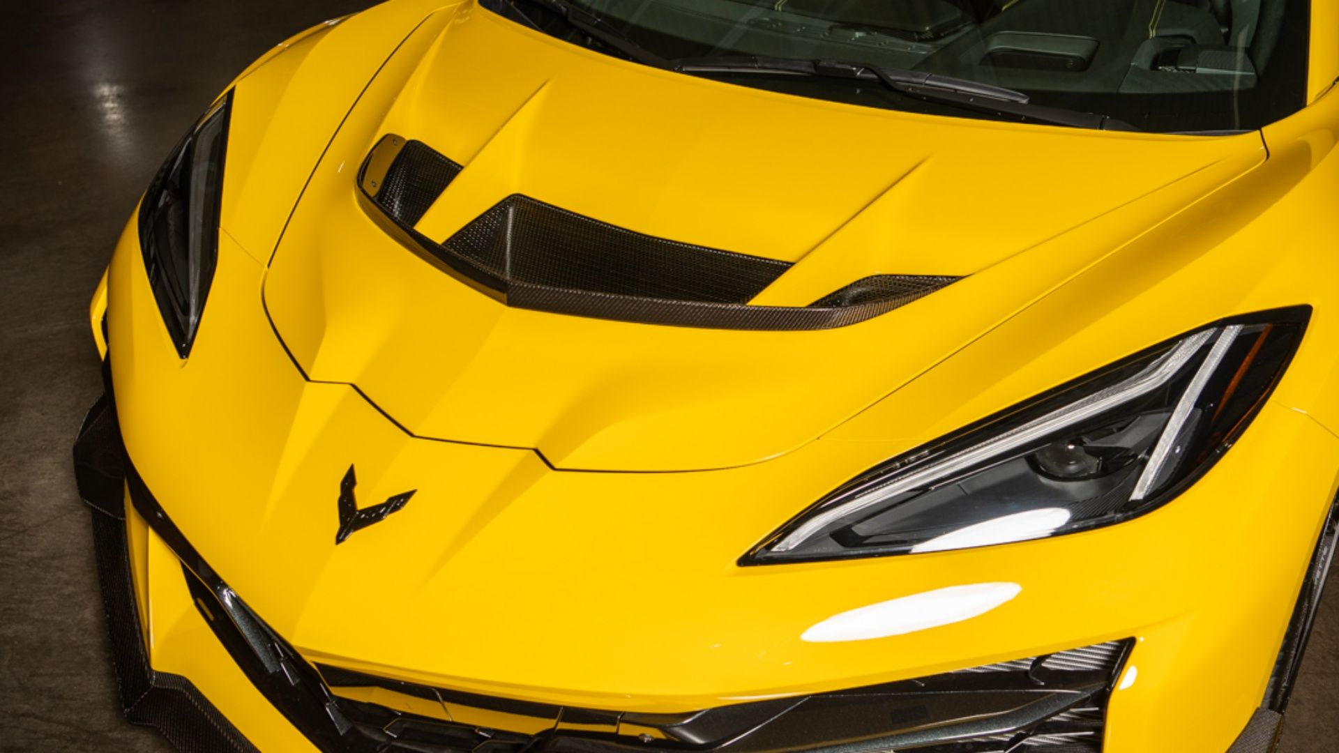 Can The Exotic Corvette ZR1 Outdrag The Tesla Model S Plaid?
