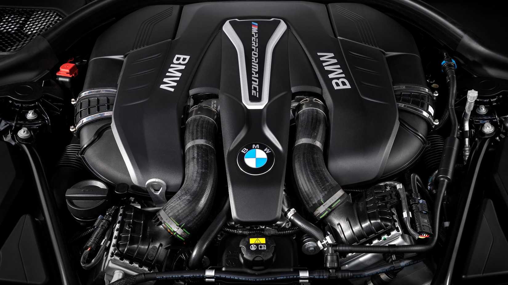 M550i vs M5: BMW Performance Sedans Compared