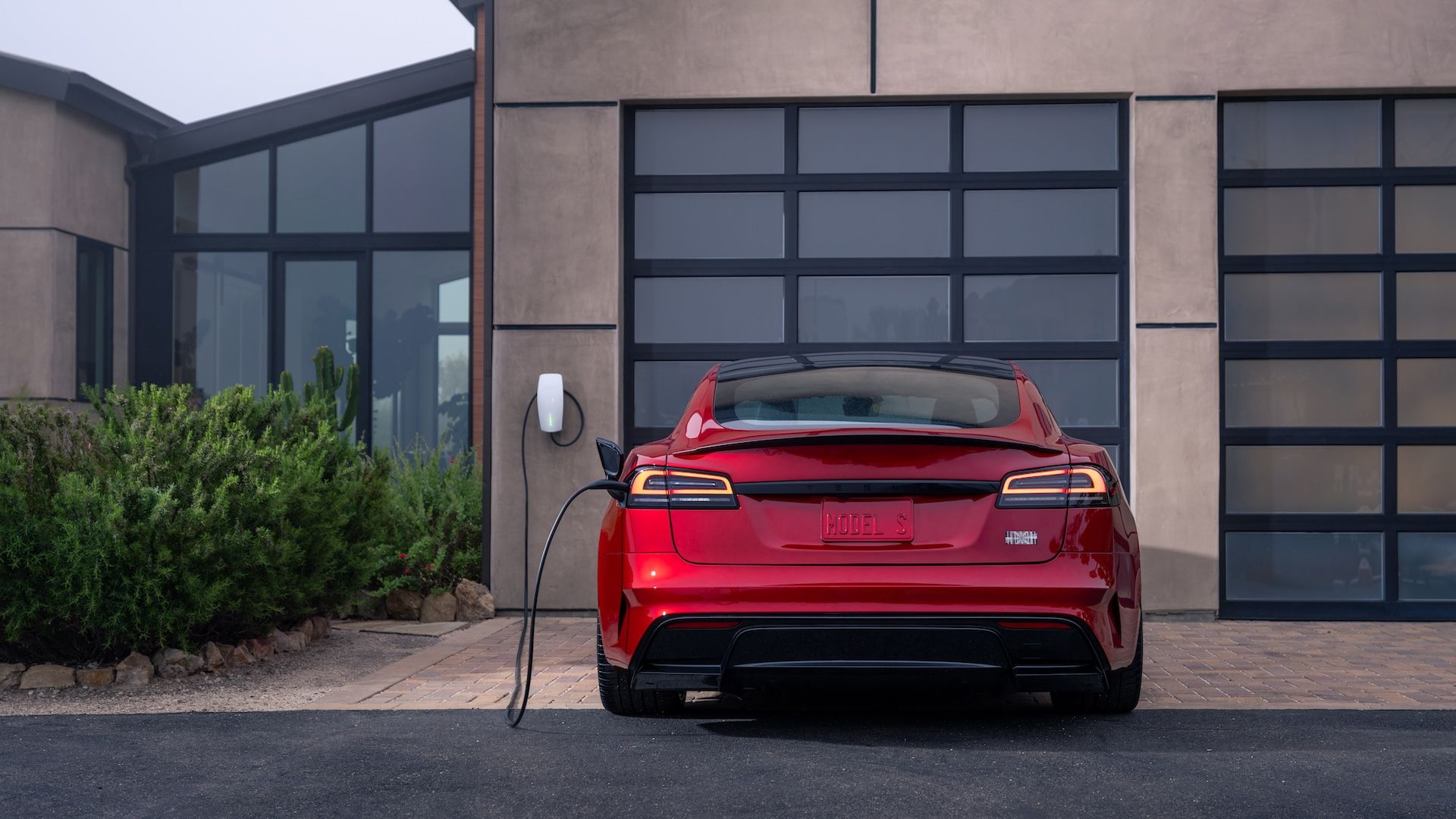 2025 Tesla Model S Pricing, Photos & Specs
