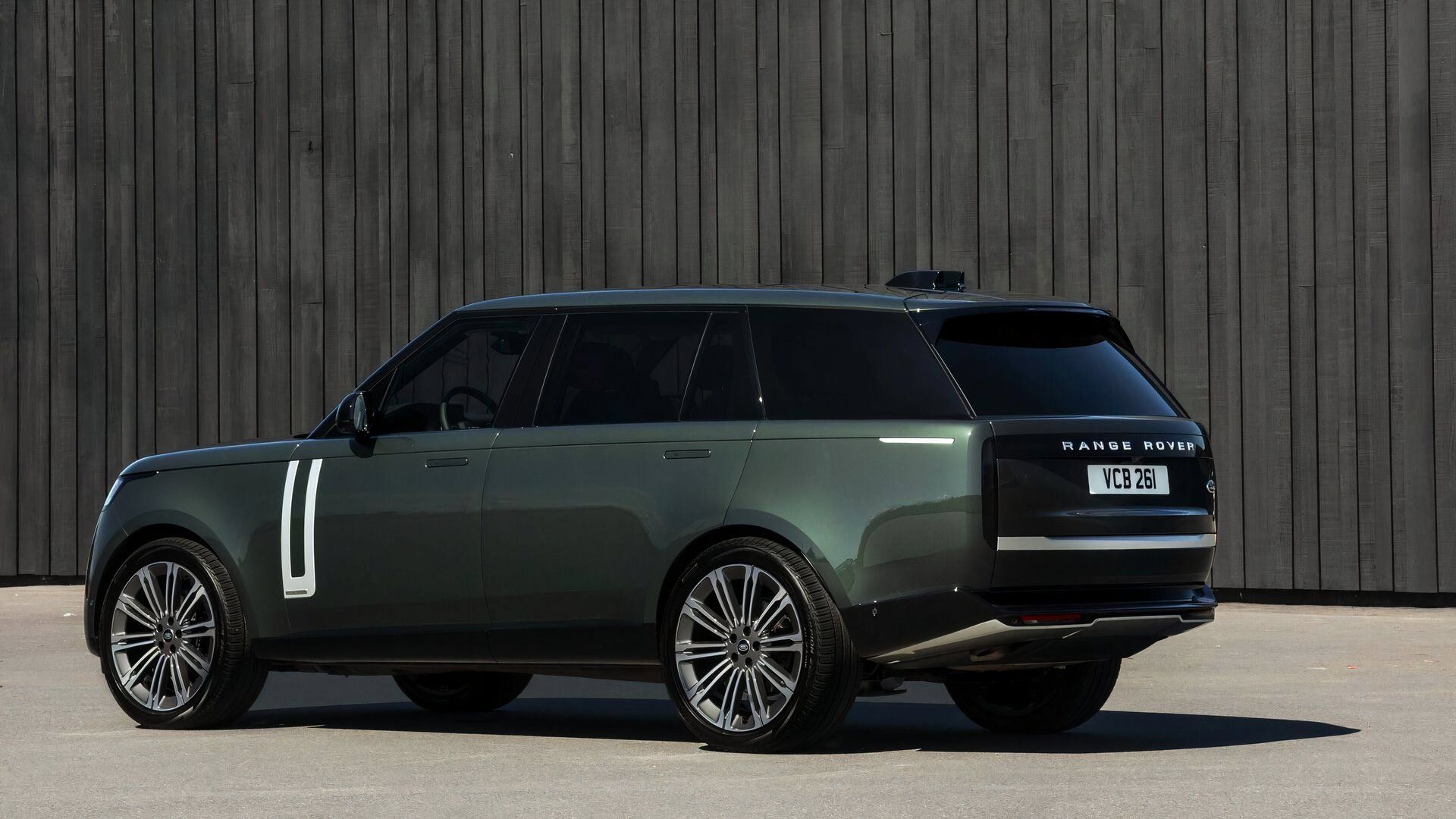 2025 Land Rover Range Rover Pricing, Photos & Specs