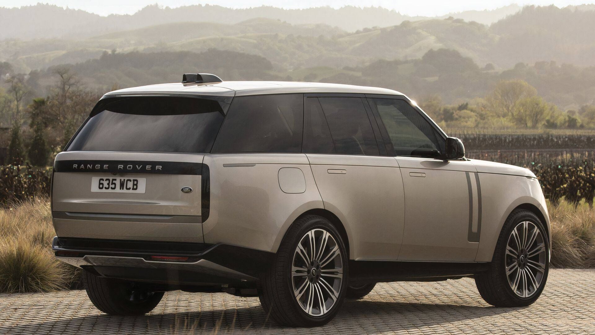 2025 Land Rover Range Rover Pricing, Photos & Specs