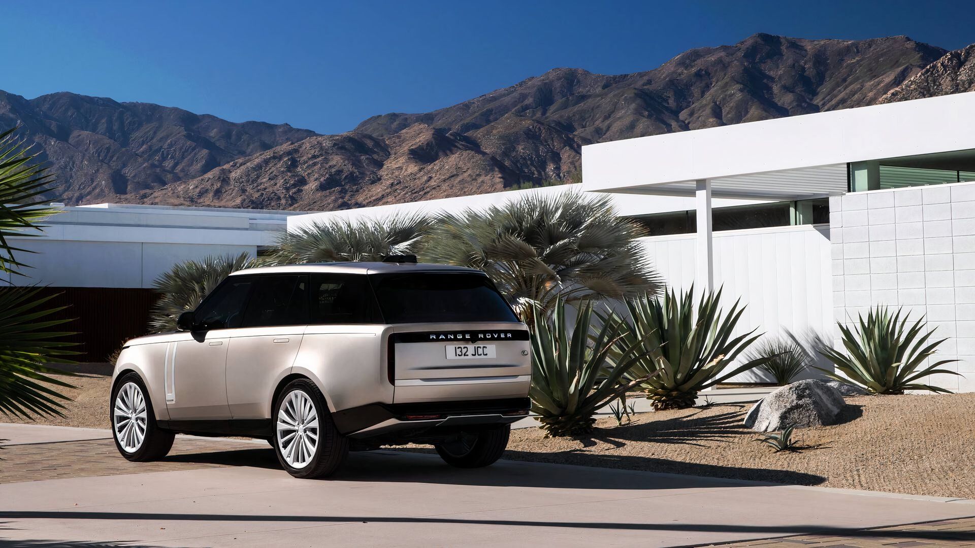 2025 Land Rover Range Rover Pricing, Photos & Specs