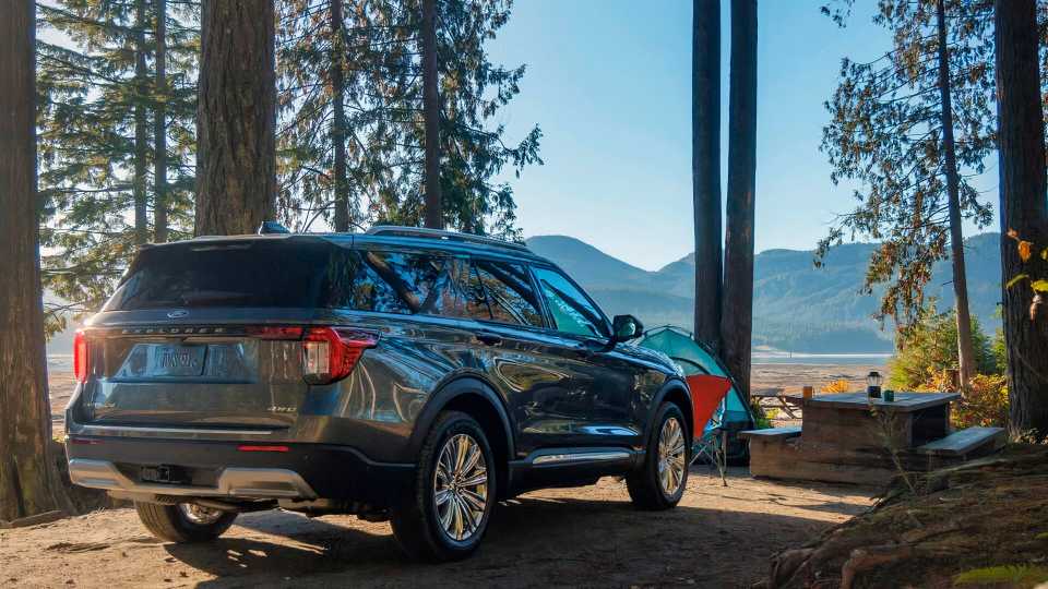 2025 Ford Explorer Pricing, Photos & Specs