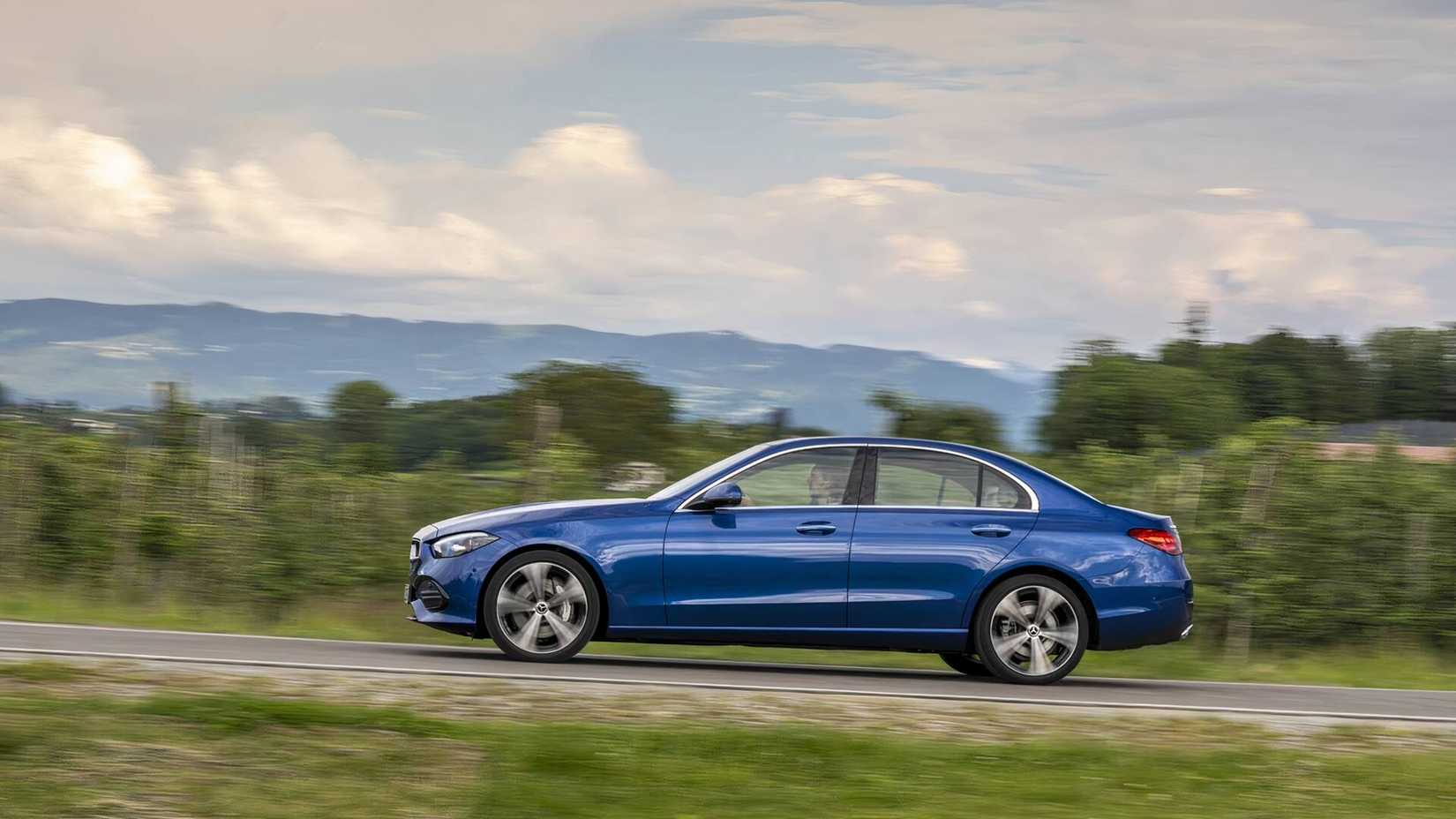 Merc C300 vs. BMW 330i: Which One Should You Buy Before The New Ones ...