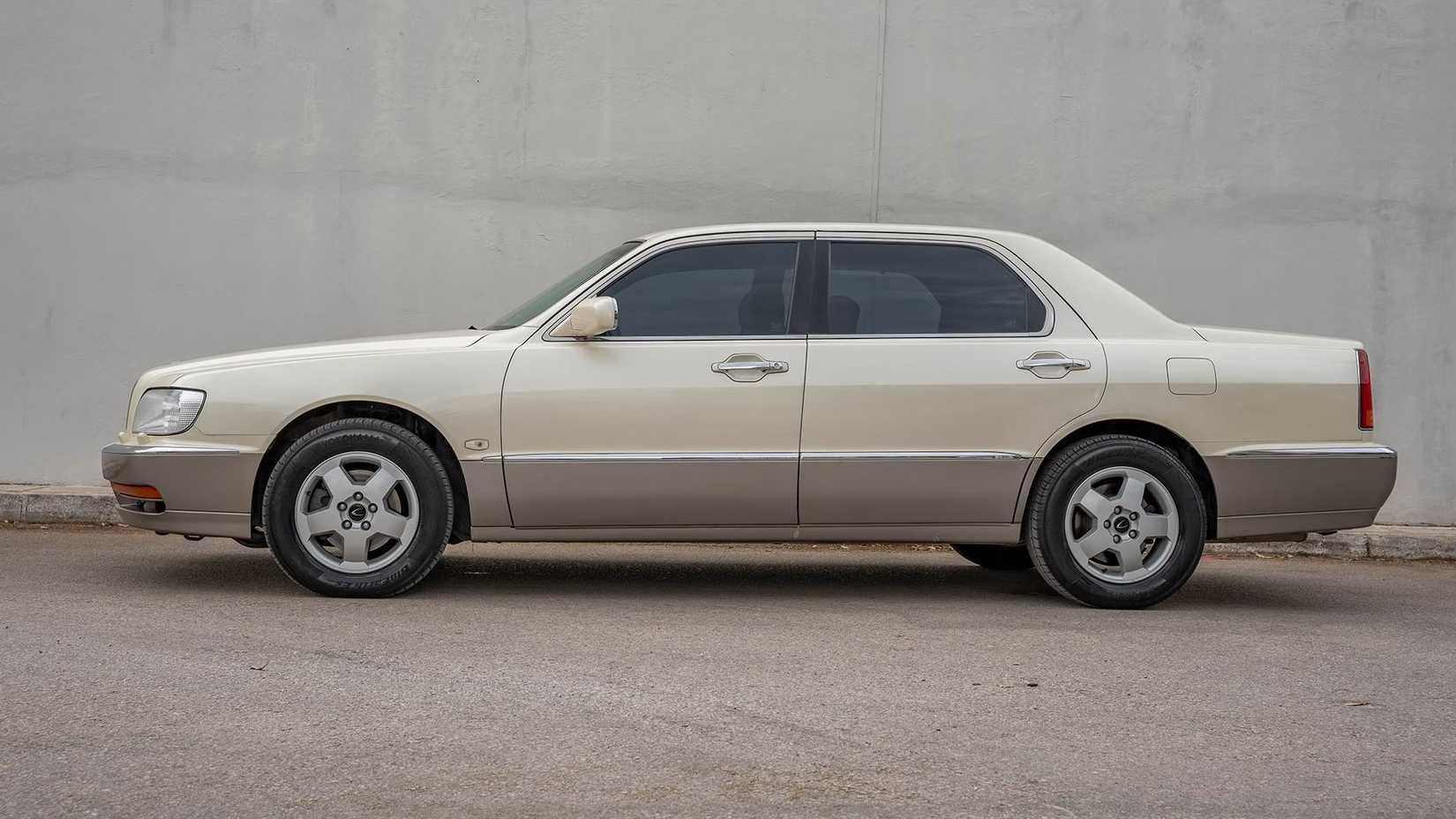 The Hyundai Centennial Was An Early Attempt At A Flagship Sedan From ...
