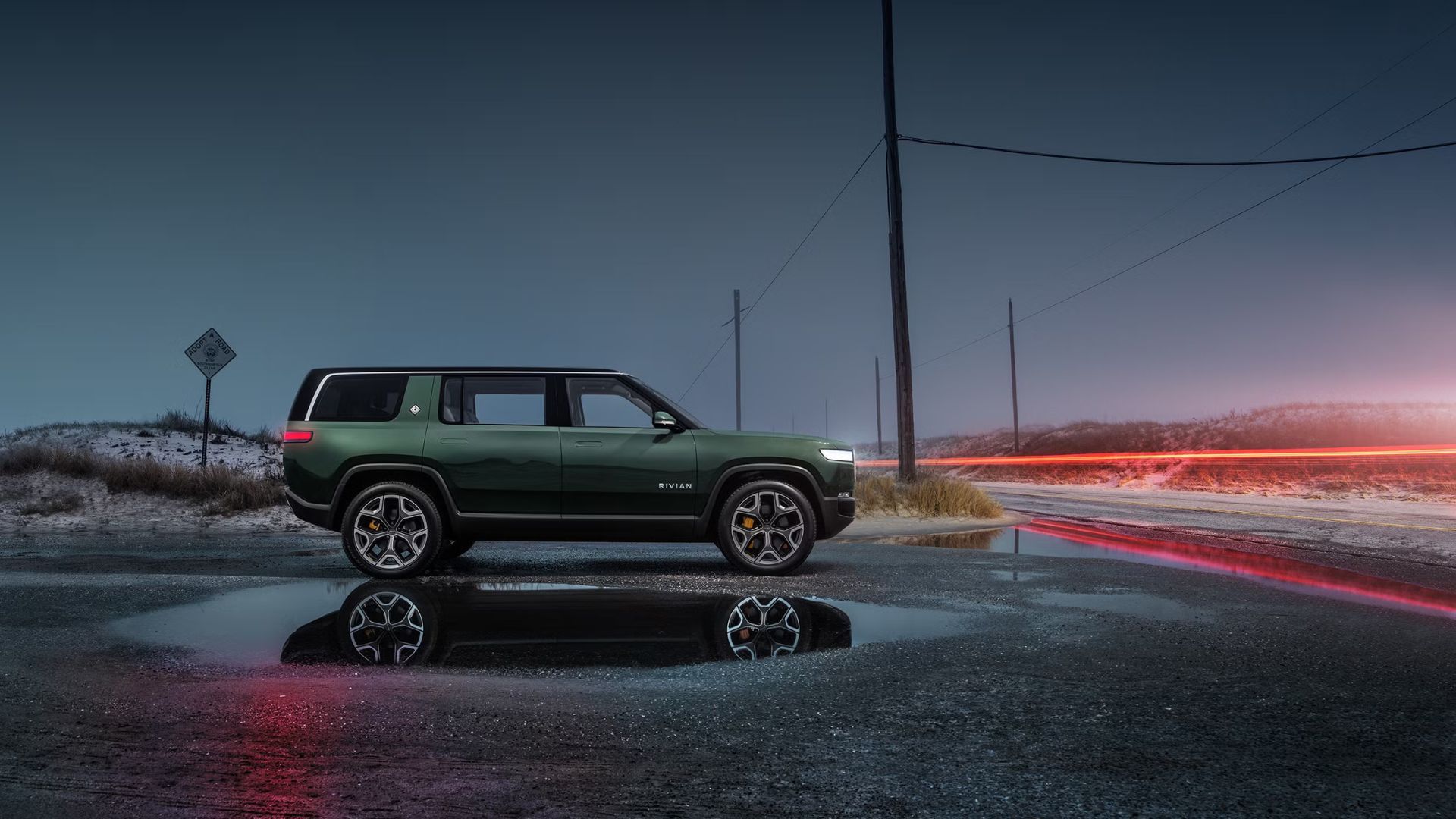 2023 Rivian R1S SUV Pricing, Photos & Specs