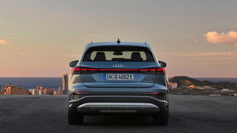 2025 Audi Q4 e-tron - Overview Pricing, Photos & Specs