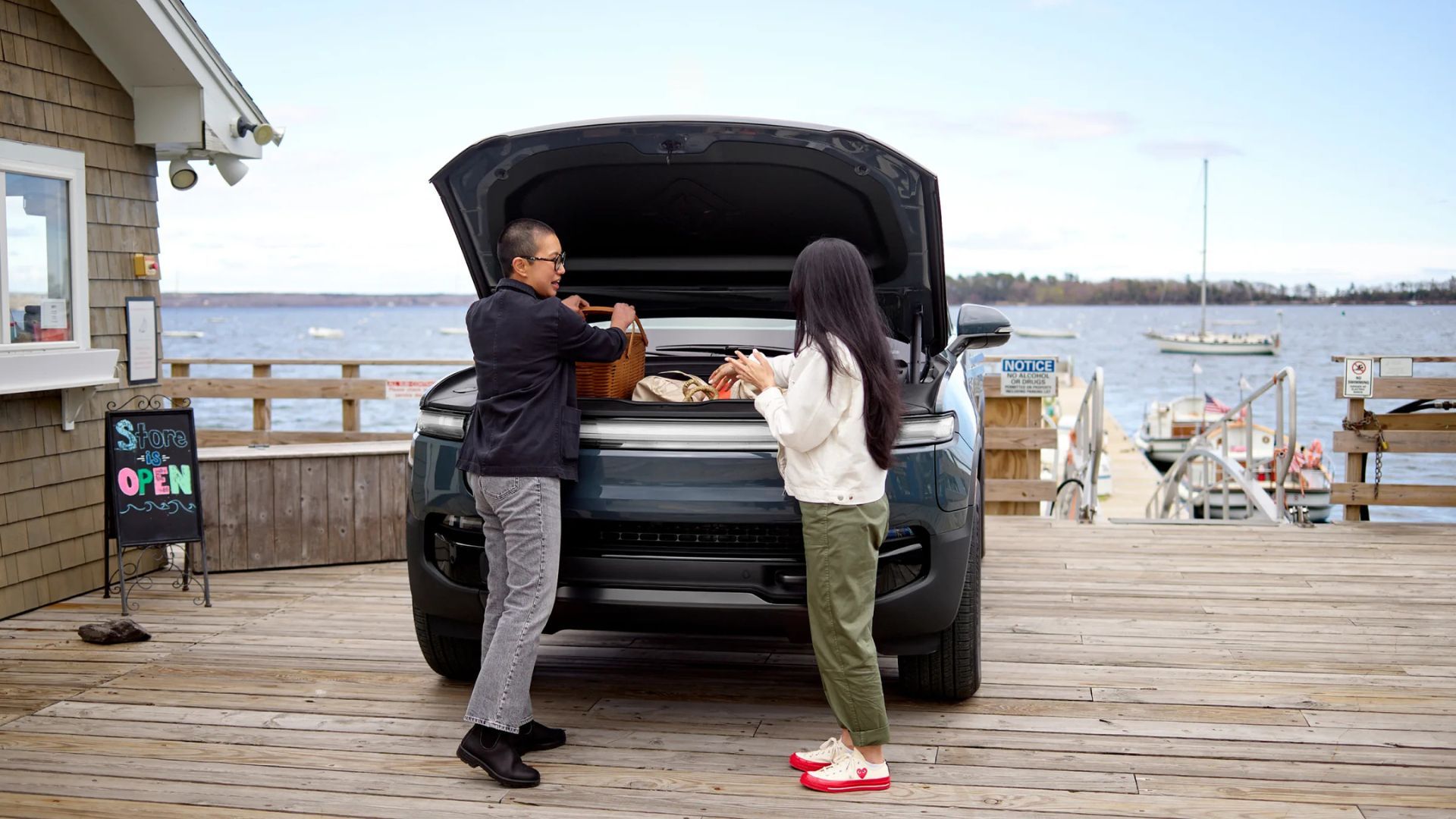 2023 Rivian R1S SUV Pricing, Photos & Specs