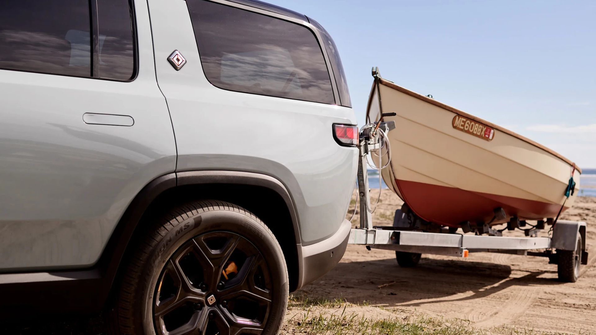 2023 Rivian R1S SUV Pricing, Photos & Specs