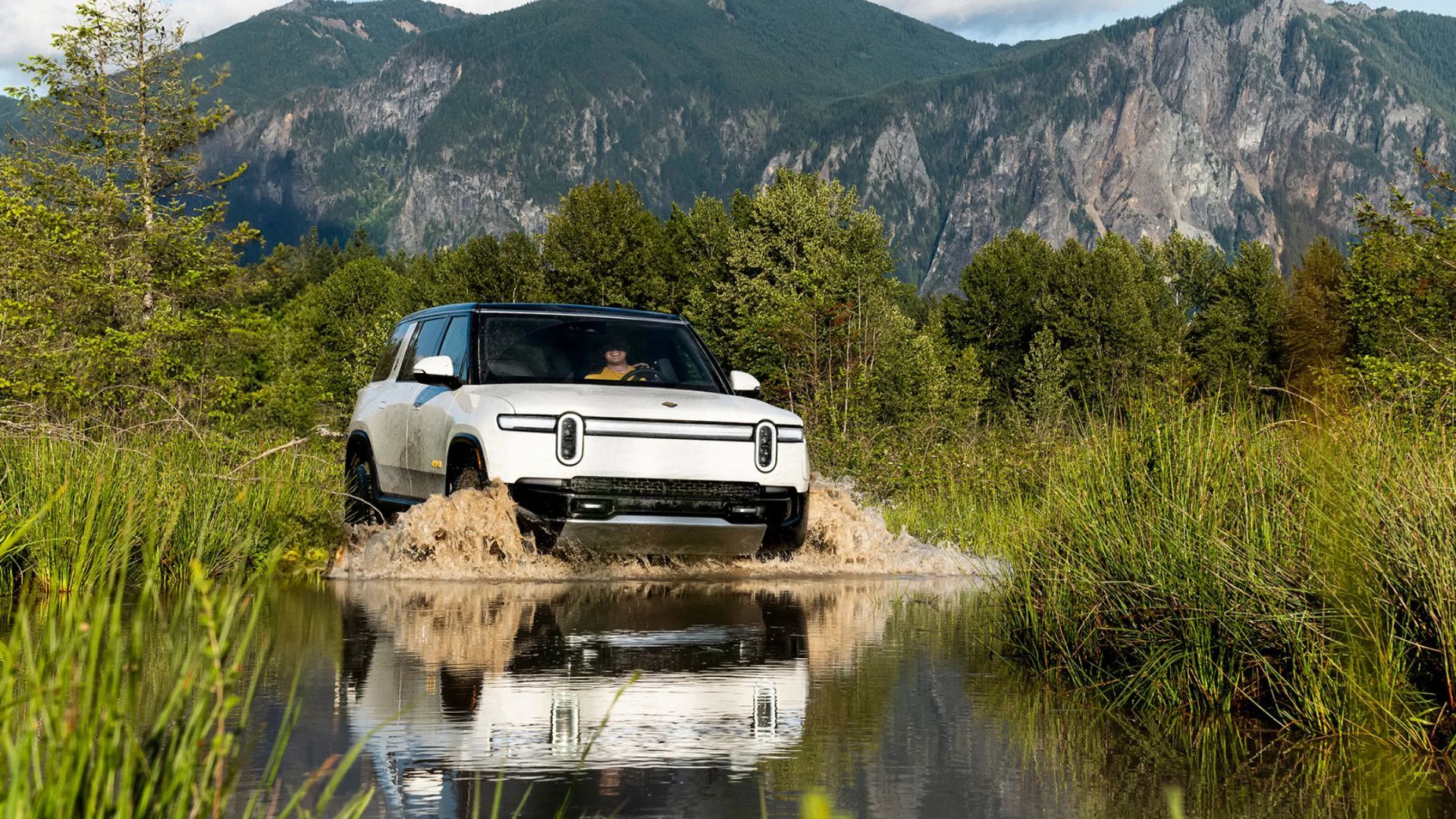2023 Rivian R1S SUV Pricing, Photos & Specs