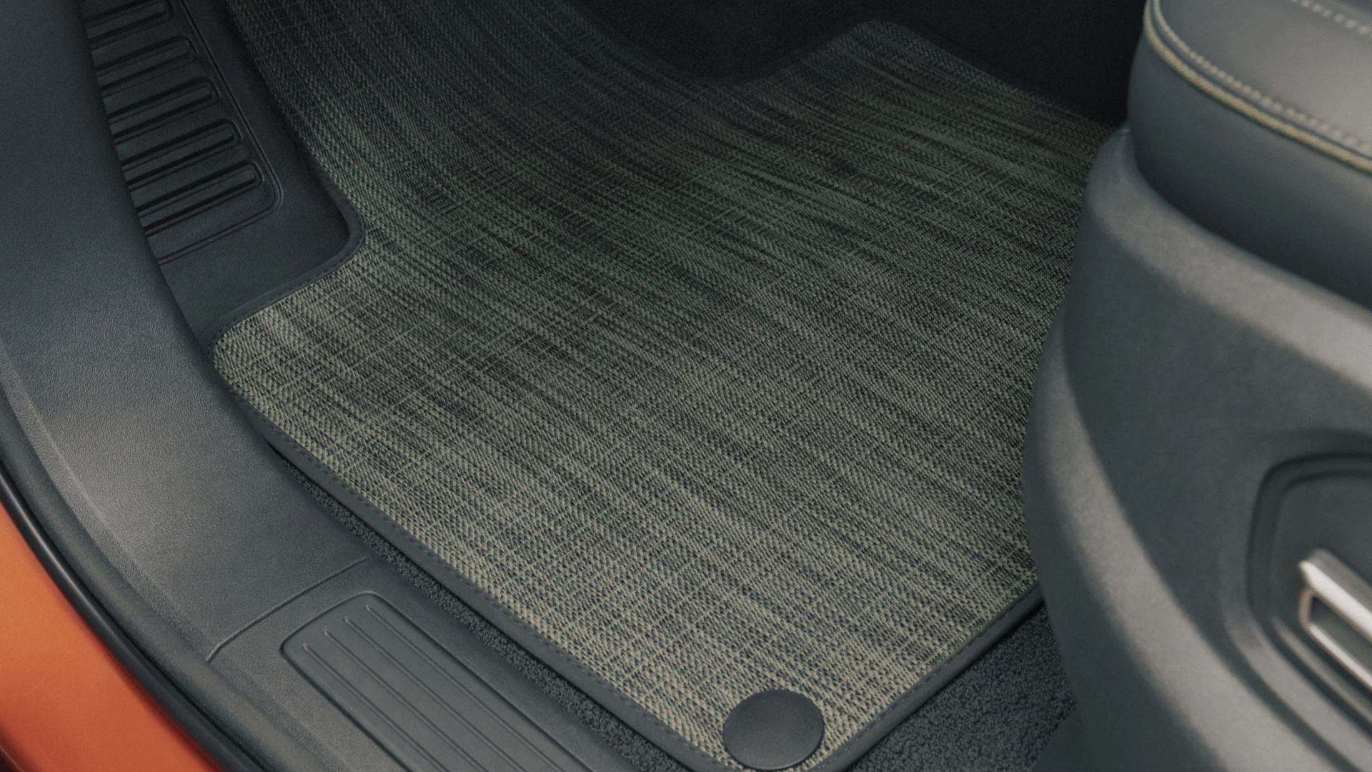 2023 Rivian R1S SUV Pricing, Photos & Specs