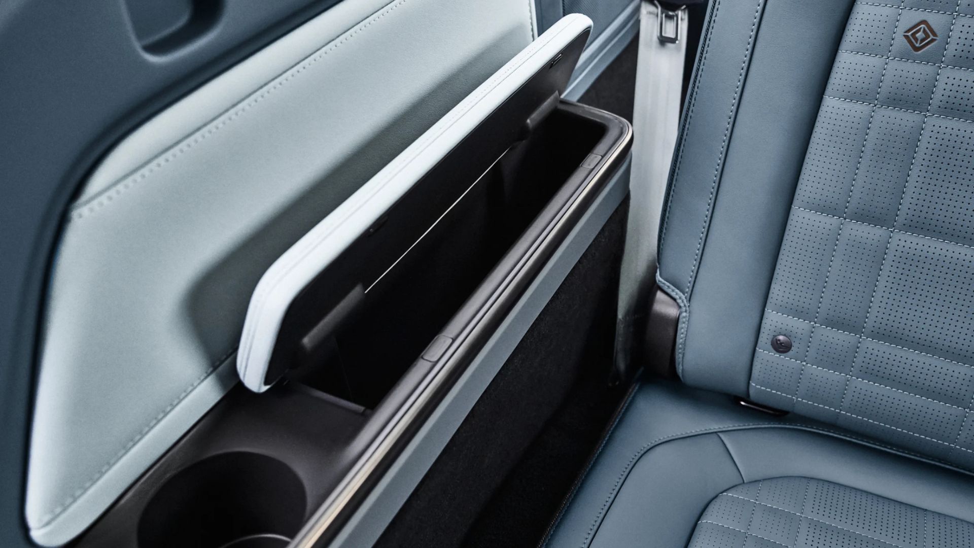 2023 Rivian R1S SUV Pricing, Photos & Specs