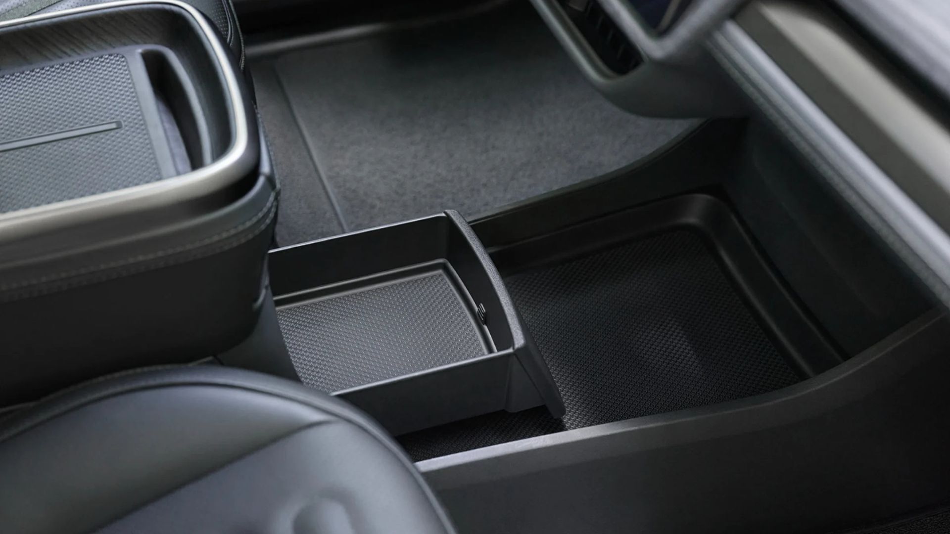 2023 Rivian R1S SUV Pricing, Photos & Specs