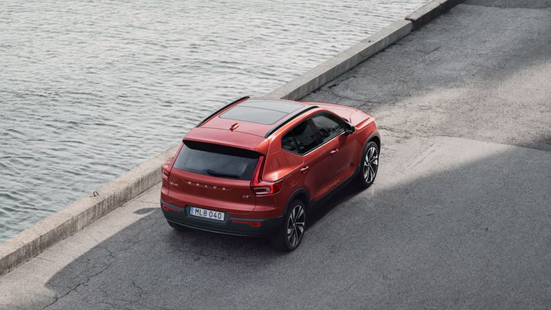 2025 Volvo XC40 Pricing, Photos & Specs