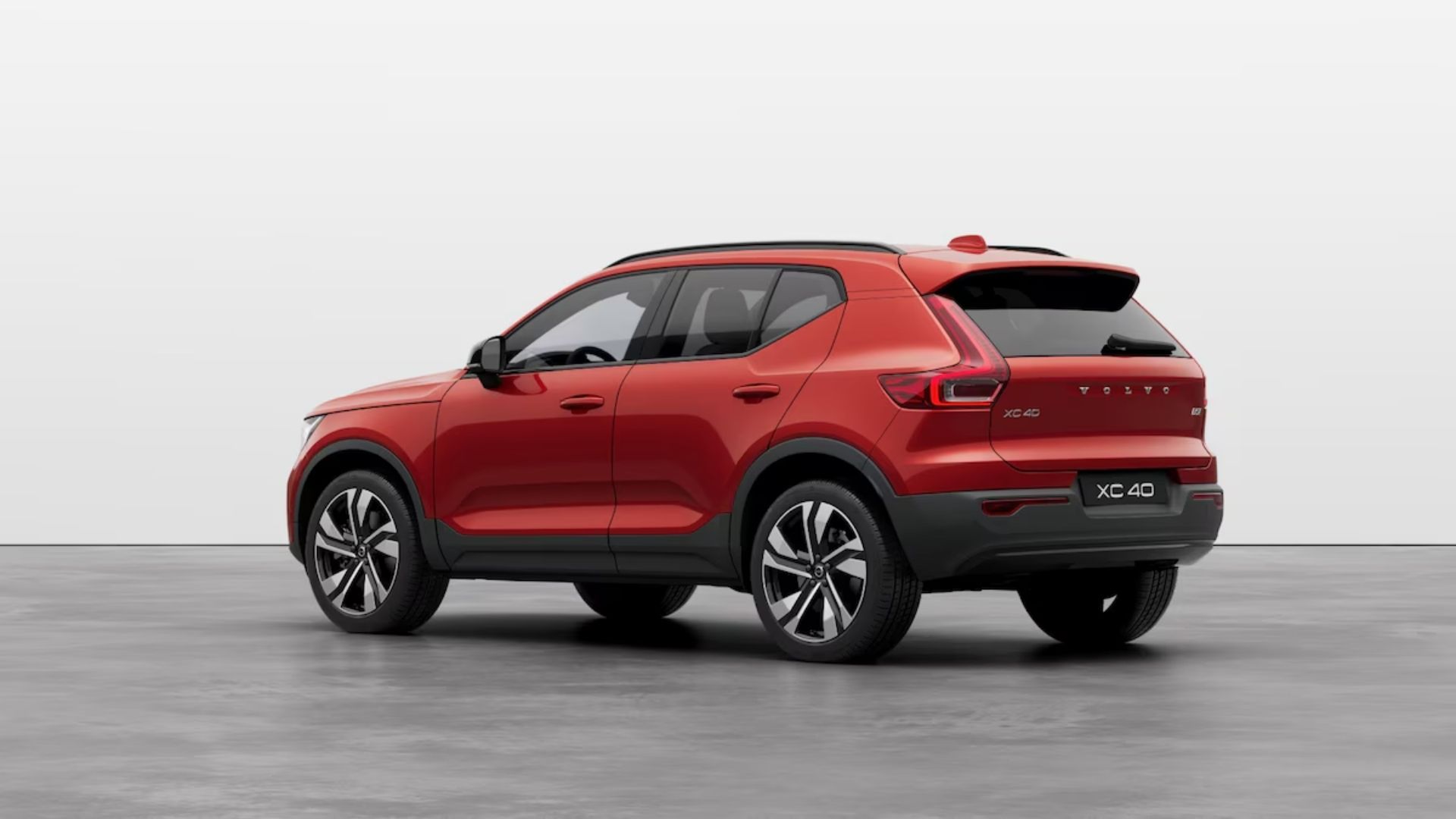 2025 Volvo XC40 Pricing, Photos & Specs