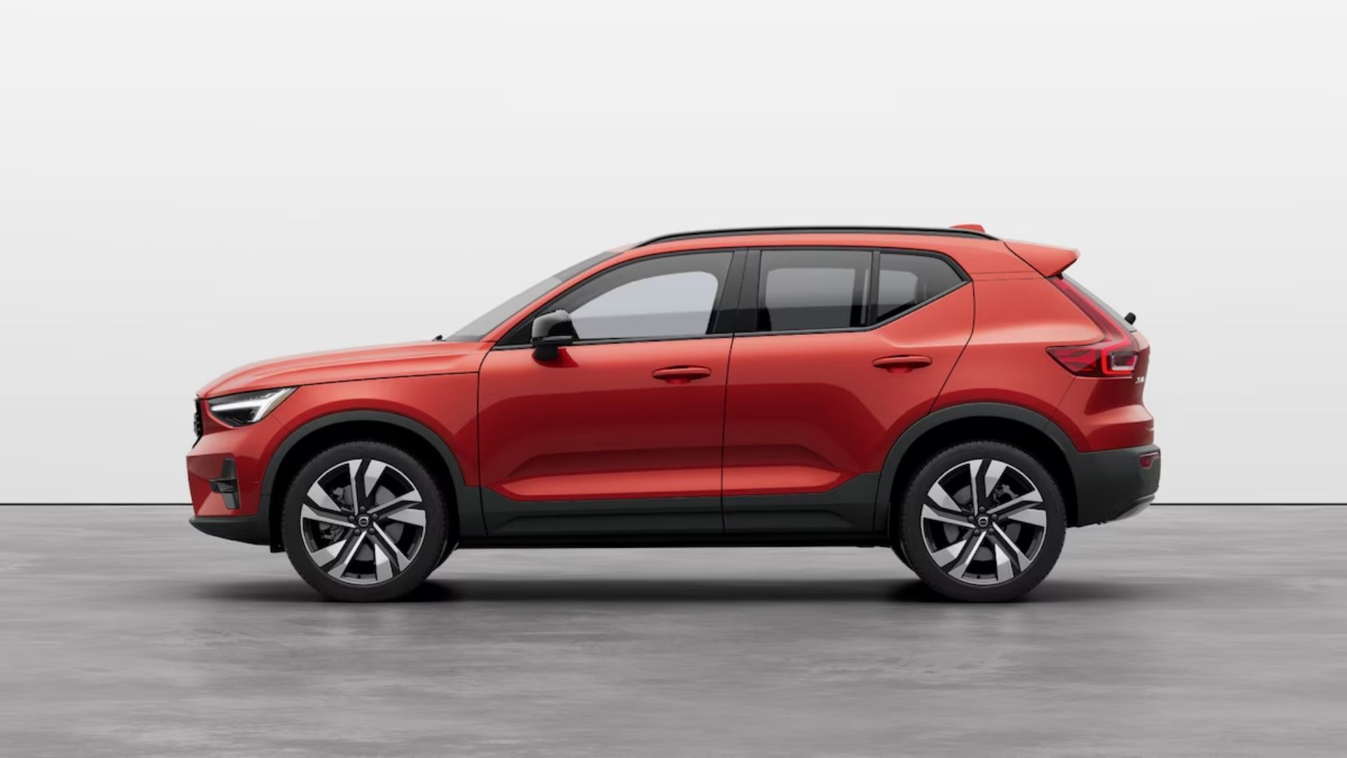 2025 Volvo XC40 Pricing, Photos & Specs