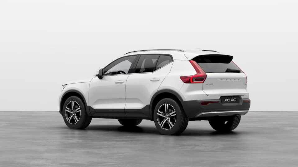 2025 Volvo XC40 Pricing, Photos & Specs
