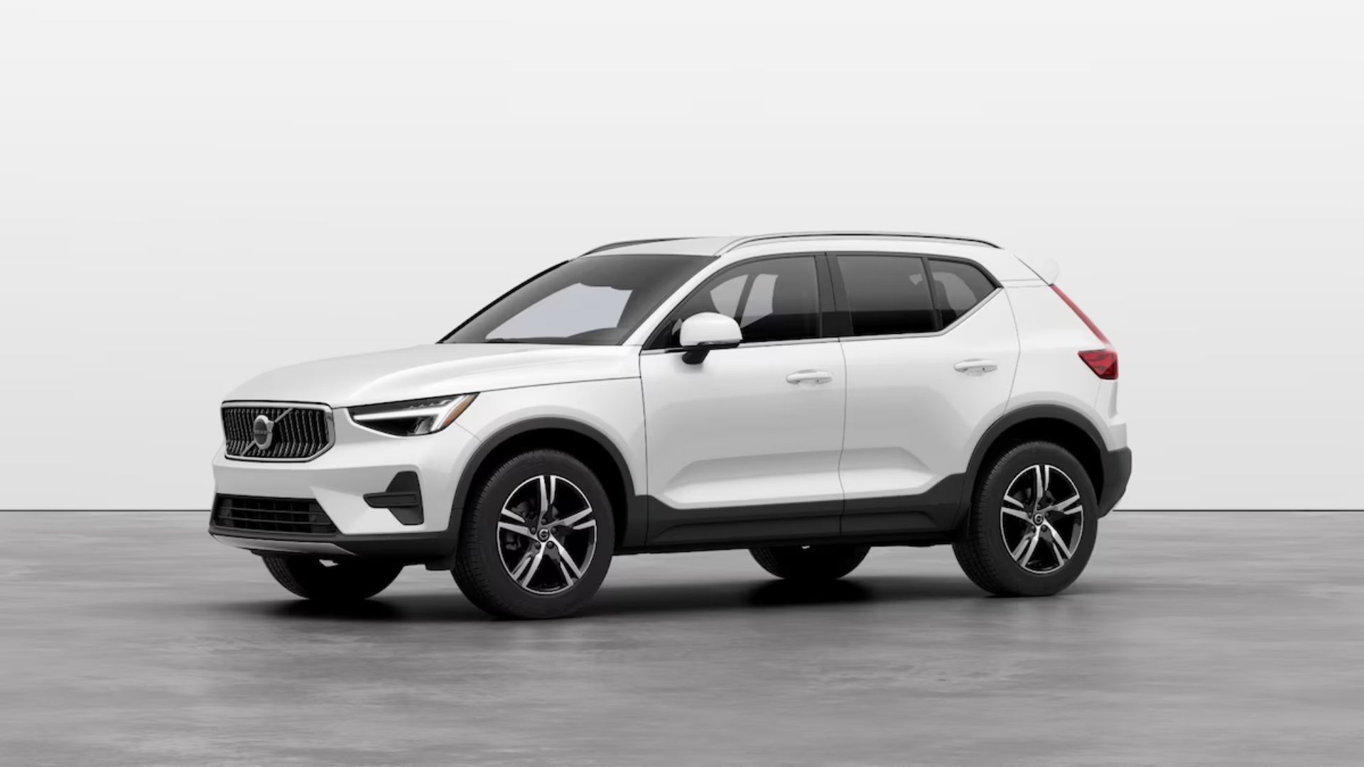 2025 Volvo XC40 Pricing, Photos & Specs