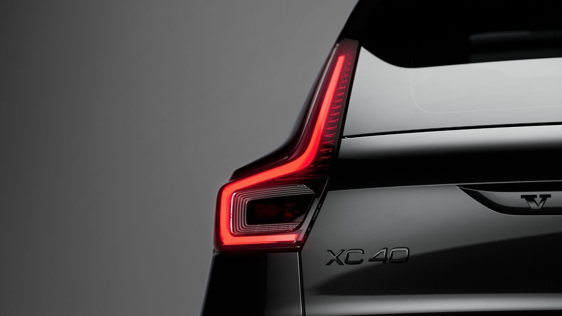 2025 Volvo XC40 Pricing, Photos & Specs