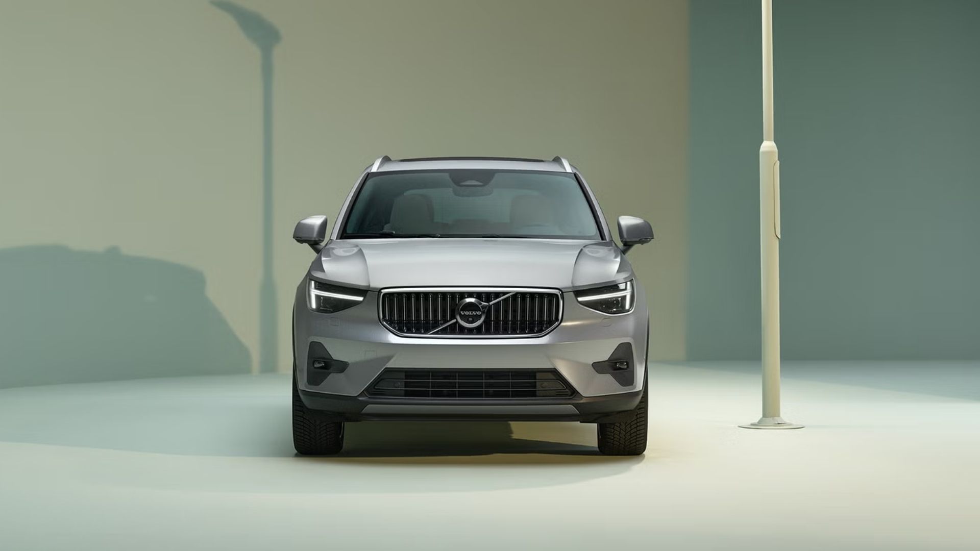 2025 Volvo XC40 Pricing, Photos & Specs