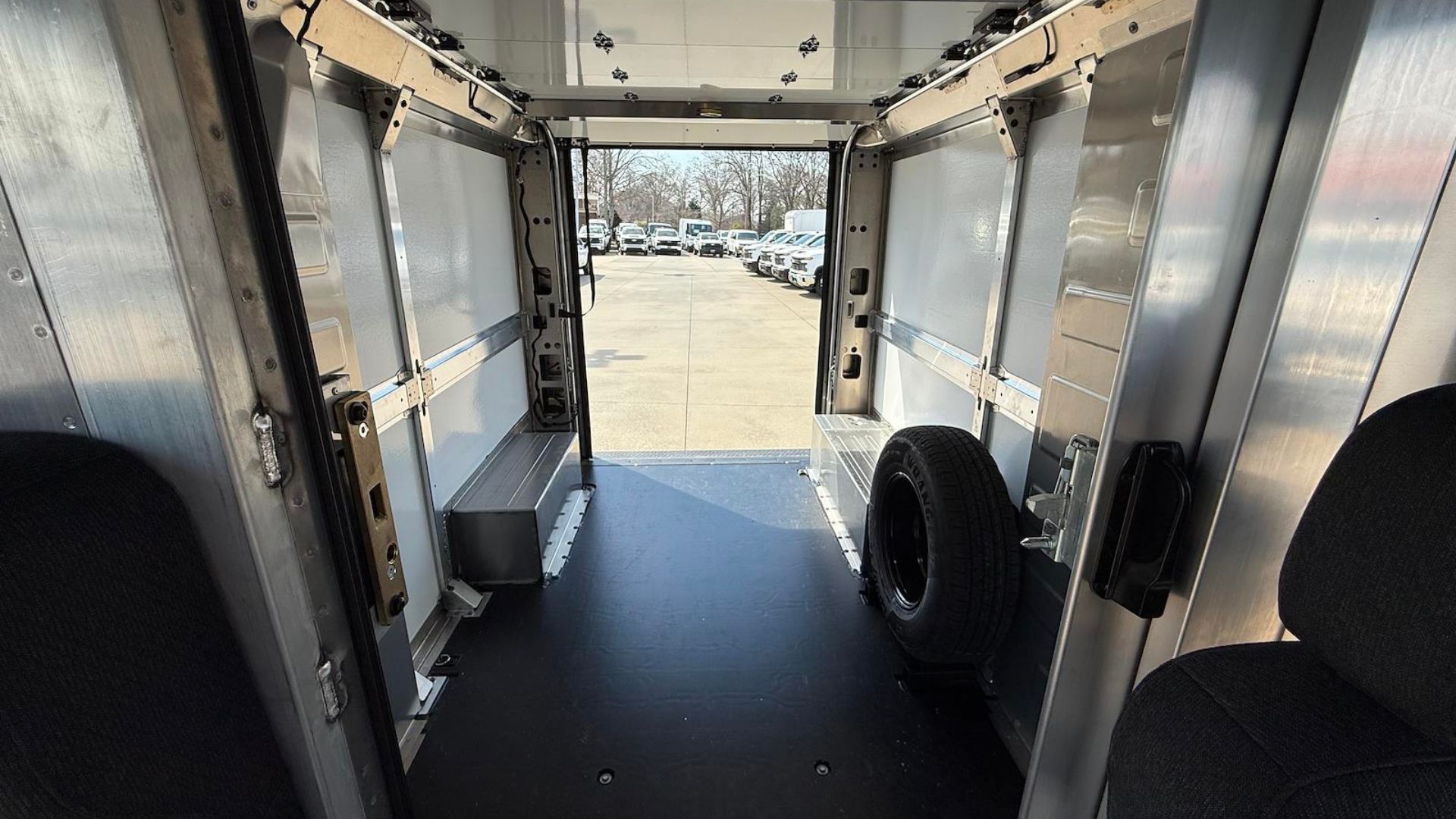 2025 Chevrolet BrightDrop 400 Pricing, Photos & Specs