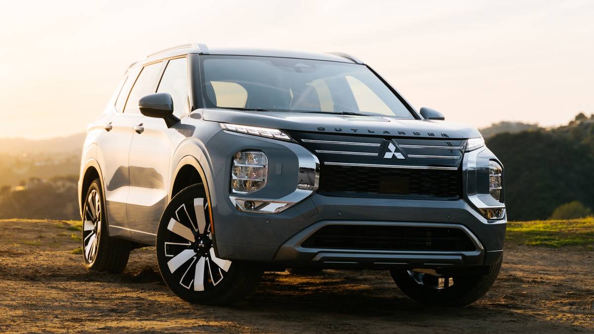 2025 Mitsubishi Outlander Pricing, Photos & Specs