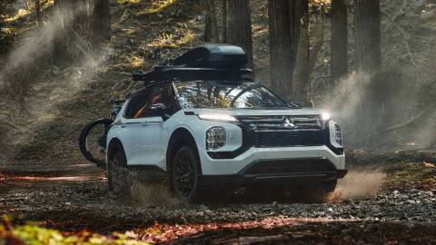 2025 Mitsubishi Outlander Pricing, Photos & Specs