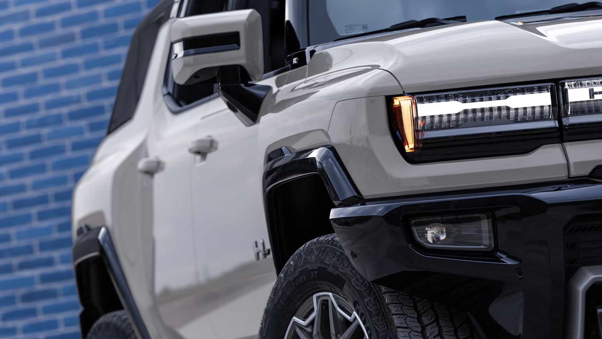 2026 GMC HUMMER EV Pickup Pricing, Photos & Specs