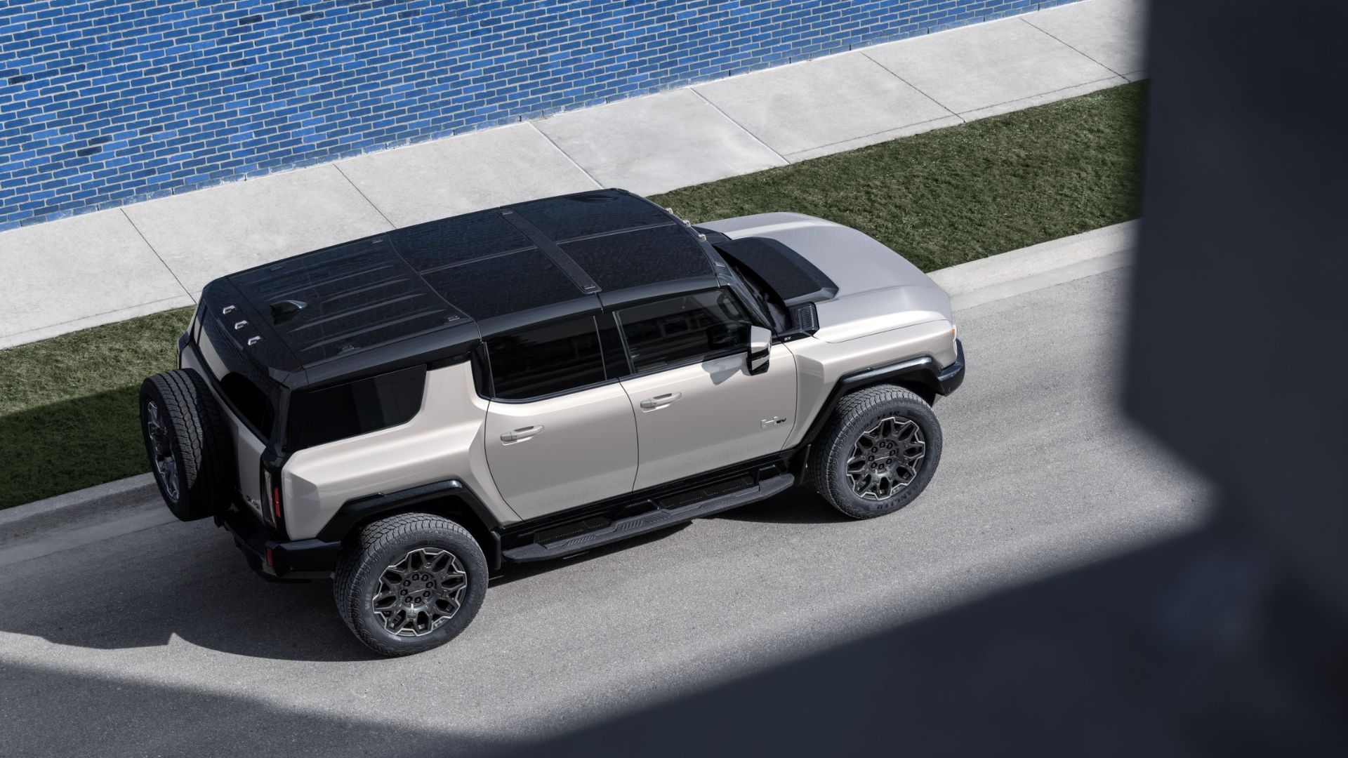 2026 GMC HUMMER EV SUV Pricing, Photos & Specs