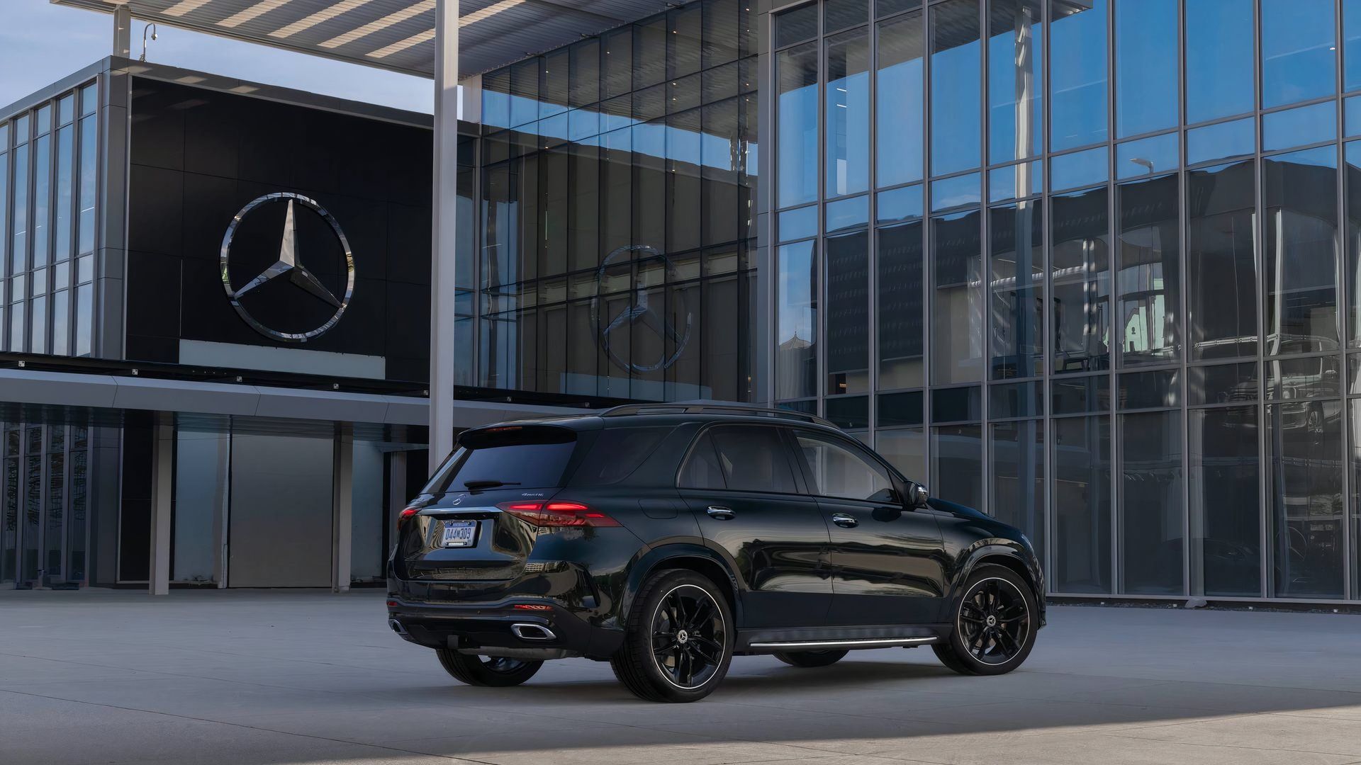 2026 Mercedes-Benz GLE-Class SUV Pricing, Photos & Specs