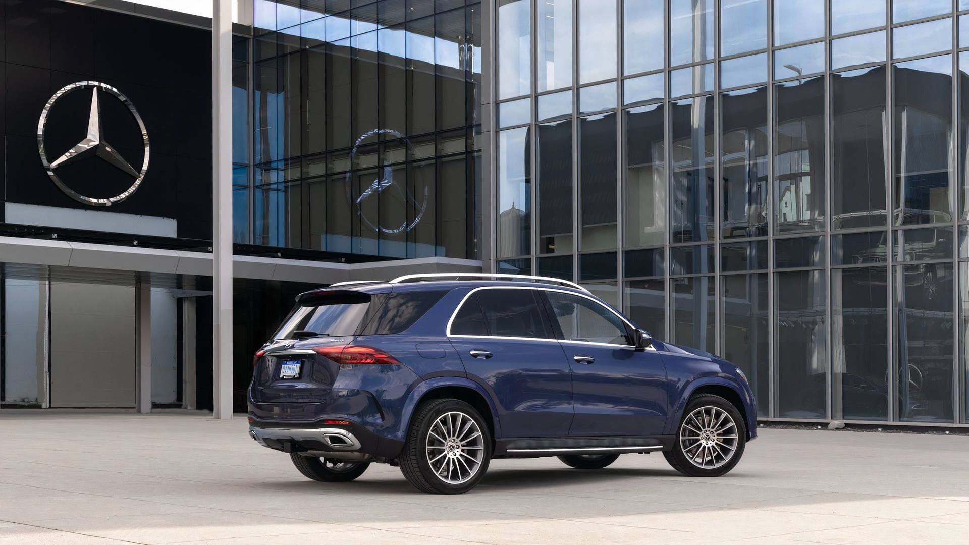 2025 Mercedes-Benz GLE-Class SUV Pricing, Photos & Specs