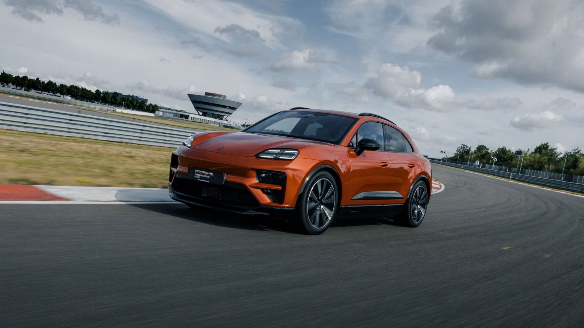 2025 Porsche Macan Pricing, Photos & Specs