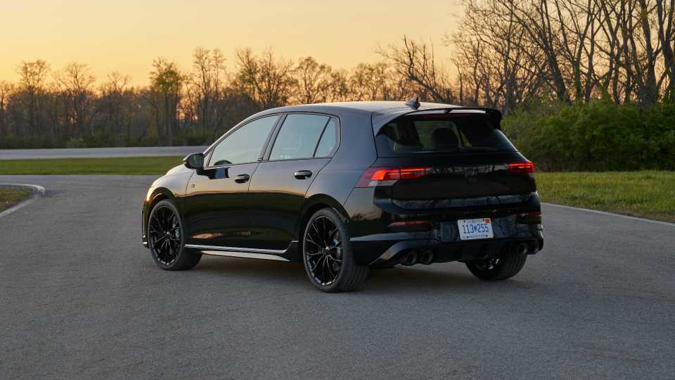 2025 Volkswagen Golf R Pricing, Photos & Specs