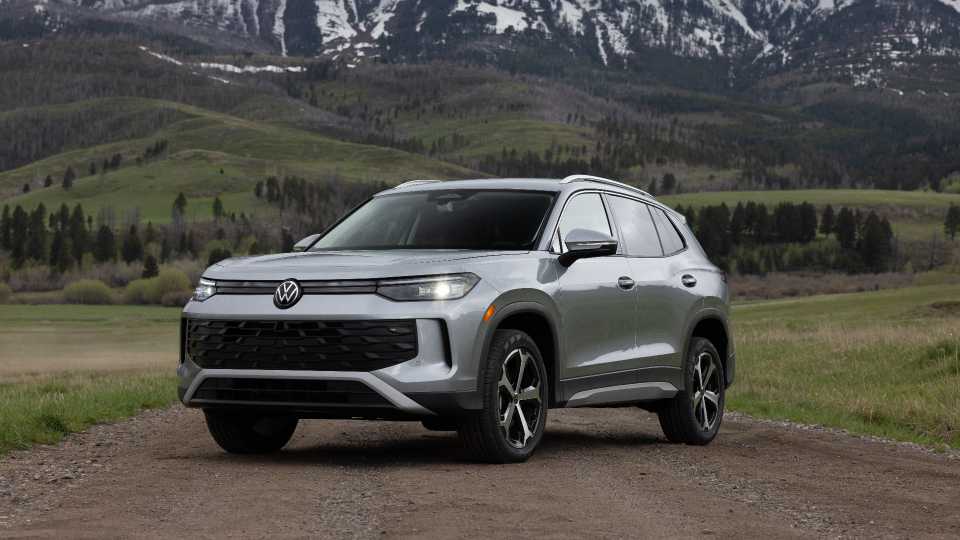 2025 Volkswagen Tiguan Pricing, Photos & Specs