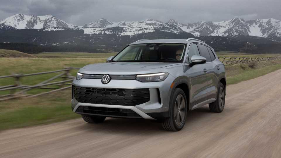 2025 Volkswagen Tiguan Pricing, Photos & Specs