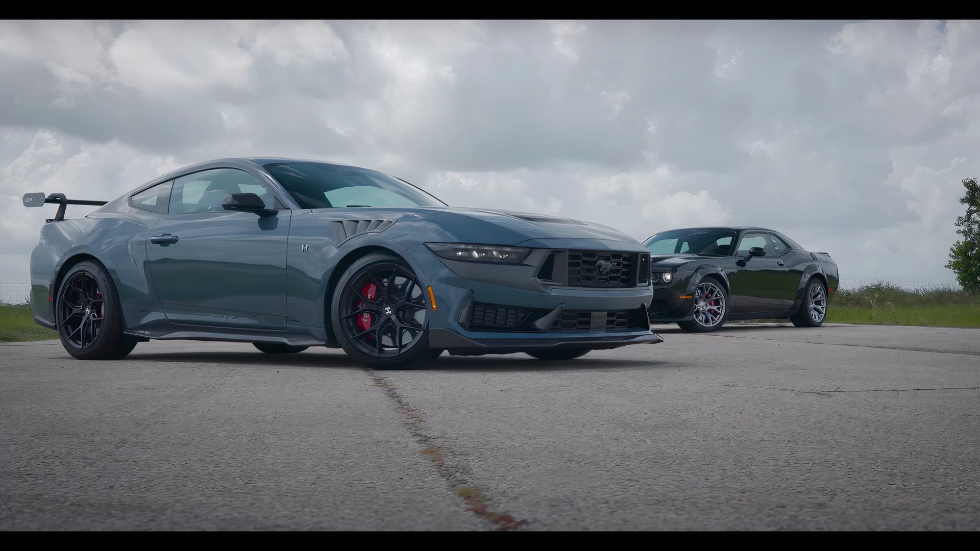 Hennessey Mustang Dark Horse Beats Dodge Challenger Hellcat In Race