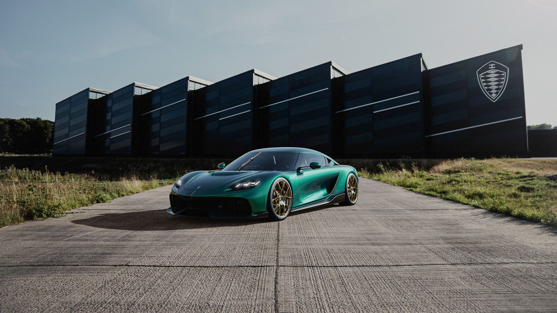 2025 Koenigsegg Gemera Pricing, Photos & Specs