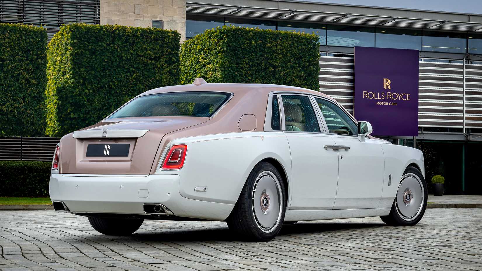 Rolls-Royce Unveils One-Off Phantom Dentelle Inspired By Leavers Loom ...