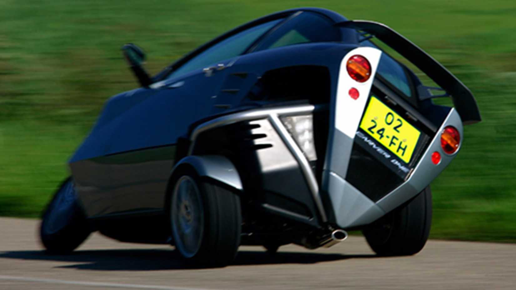 These Three-Wheeled Commuter's Dream Would Lean Like A Motorcycle
