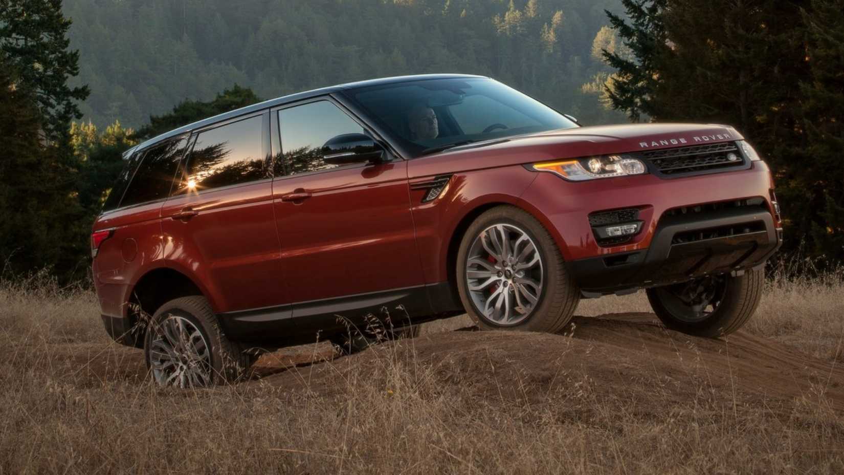 Range Rover Recalls Over 120,000 SUVs For Faulty Suspension Setups