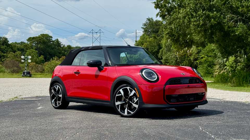 2025 Mini Cooper Hardtop - Overview Pricing, Photos & Specs