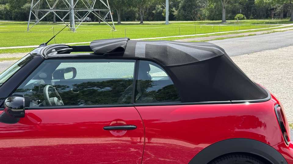 2025 Mini Cooper Hardtop Pricing, Photos & Specs