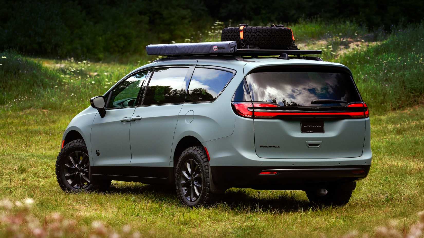 Chrysler Pacifica Grizzly Peak Concept Debuts: Off-Road Minivan That ...